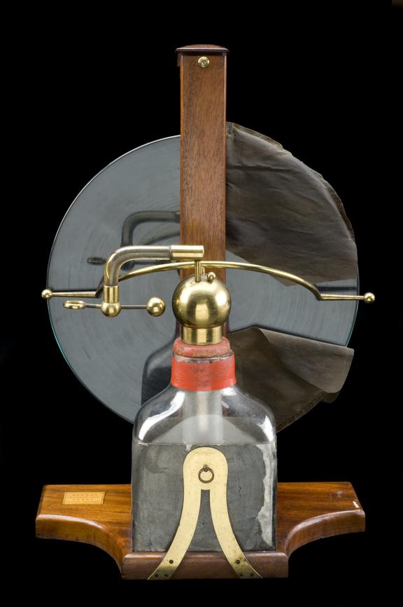 Electrostatic machine, London, England, 1801-1820 | Science Museum ...