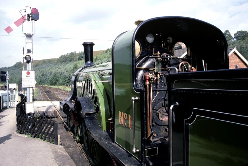 Great Northern Railway 4-2-2 locomotive Stirling Single | Science ...