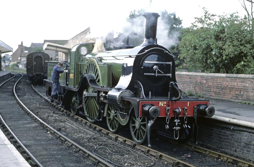 Great Northern Railway 4-2-2 locomotive Stirling Single | Science ...