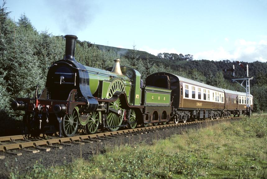 Great Northern Railway 4-2-2 locomotive Stirling Single | Science ...