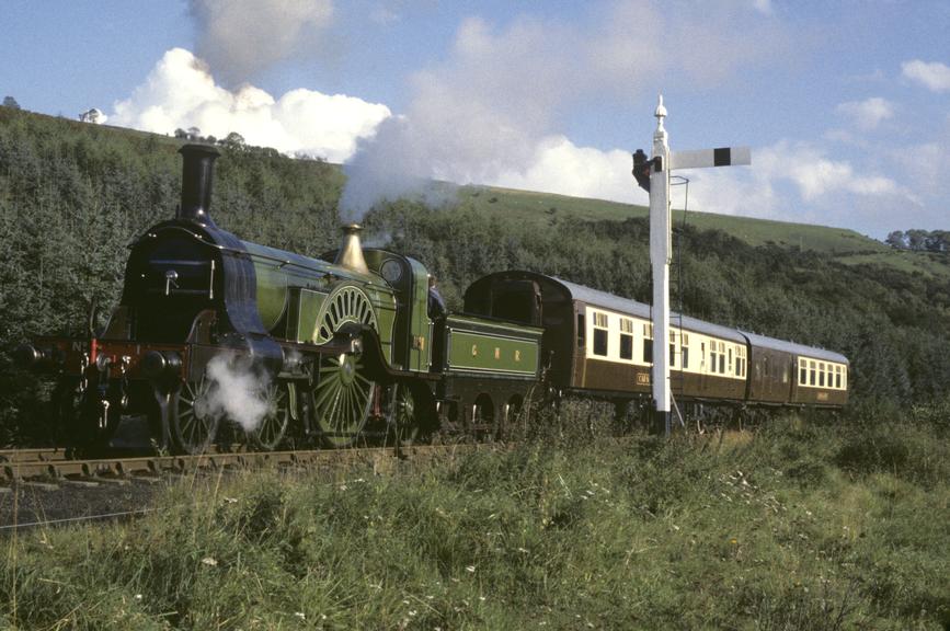 Great Northern Railway 4-2-2 locomotive Stirling Single | Science ...