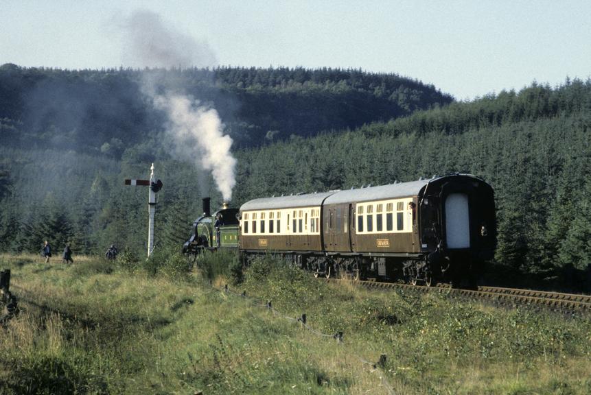 Great Northern Railway 4-2-2 locomotive Stirling Single | Science ...