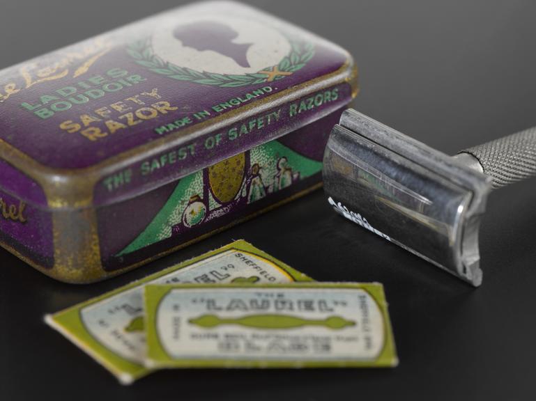 Lady's safety razor | Science Museum Group Collection