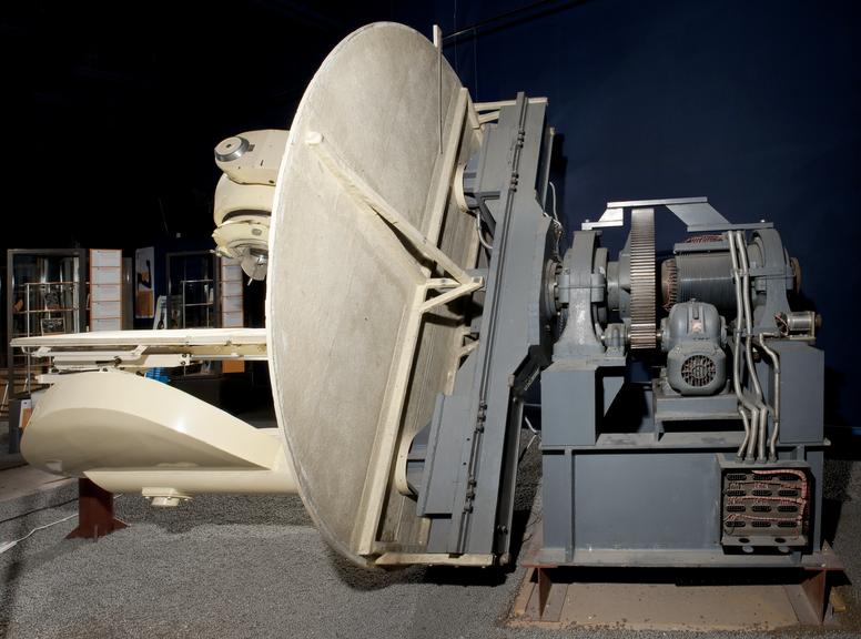 "Mobaltron 10000" cobalt teletherapy machine for radiotherapy | Science ...