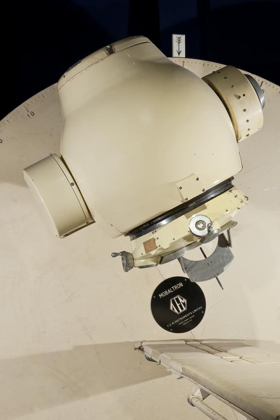 "Mobaltron 10000" cobalt teletherapy machine for radiotherapy | Science ...