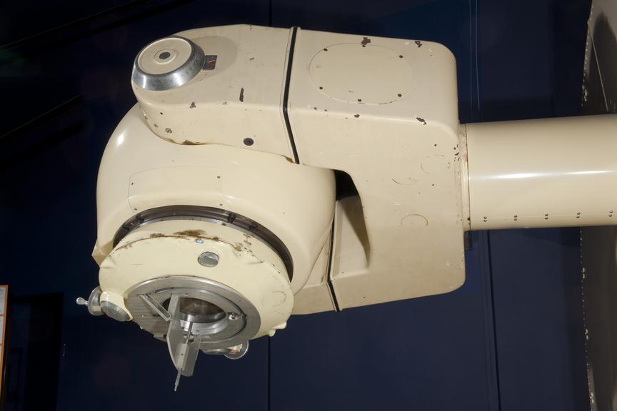 "Mobaltron 10000" cobalt teletherapy machine for radiotherapy | Science ...