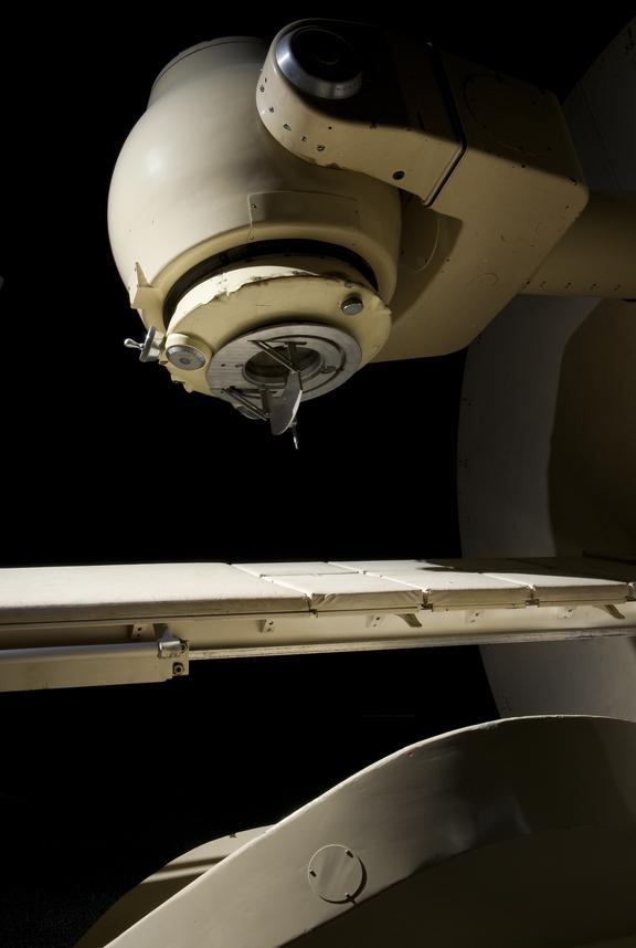 "Mobaltron 10000" cobalt teletherapy machine for radiotherapy | Science ...