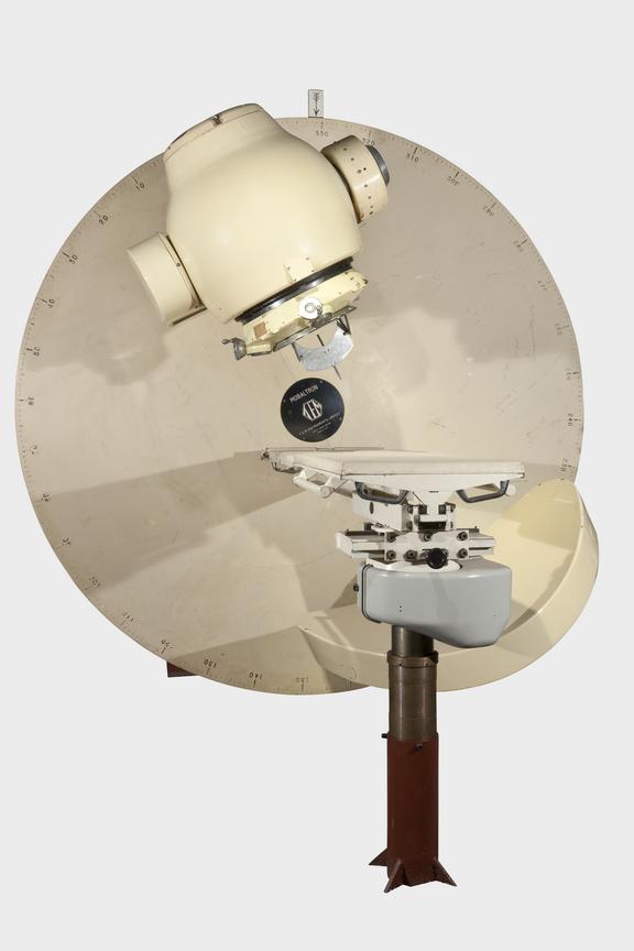 "Mobaltron 10000" cobalt teletherapy machine for radiotherapy | Science ...