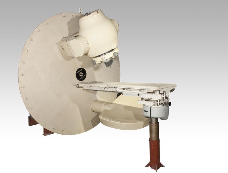 "Mobaltron 10000" cobalt teletherapy machine for radiotherapy | Science ...