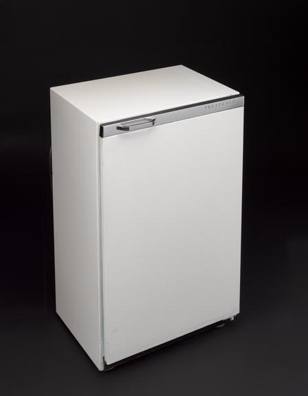 Protopye Prestcold Packawy refrigerator | Science Museum Group Collection