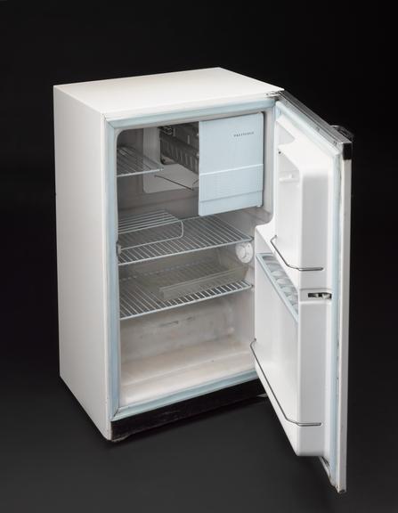 Protopye Prestcold Packawy refrigerator | Science Museum Group Collection