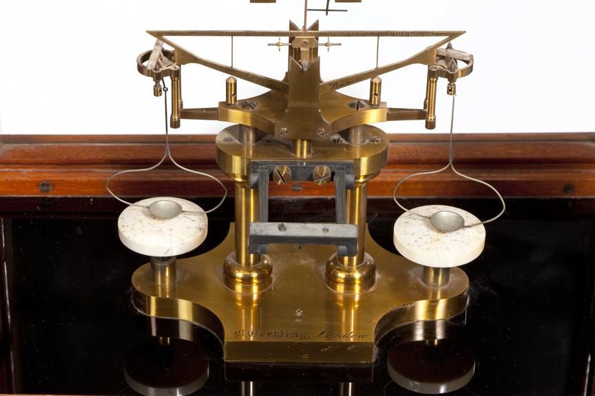 chemical balance | Science Museum Group Collection