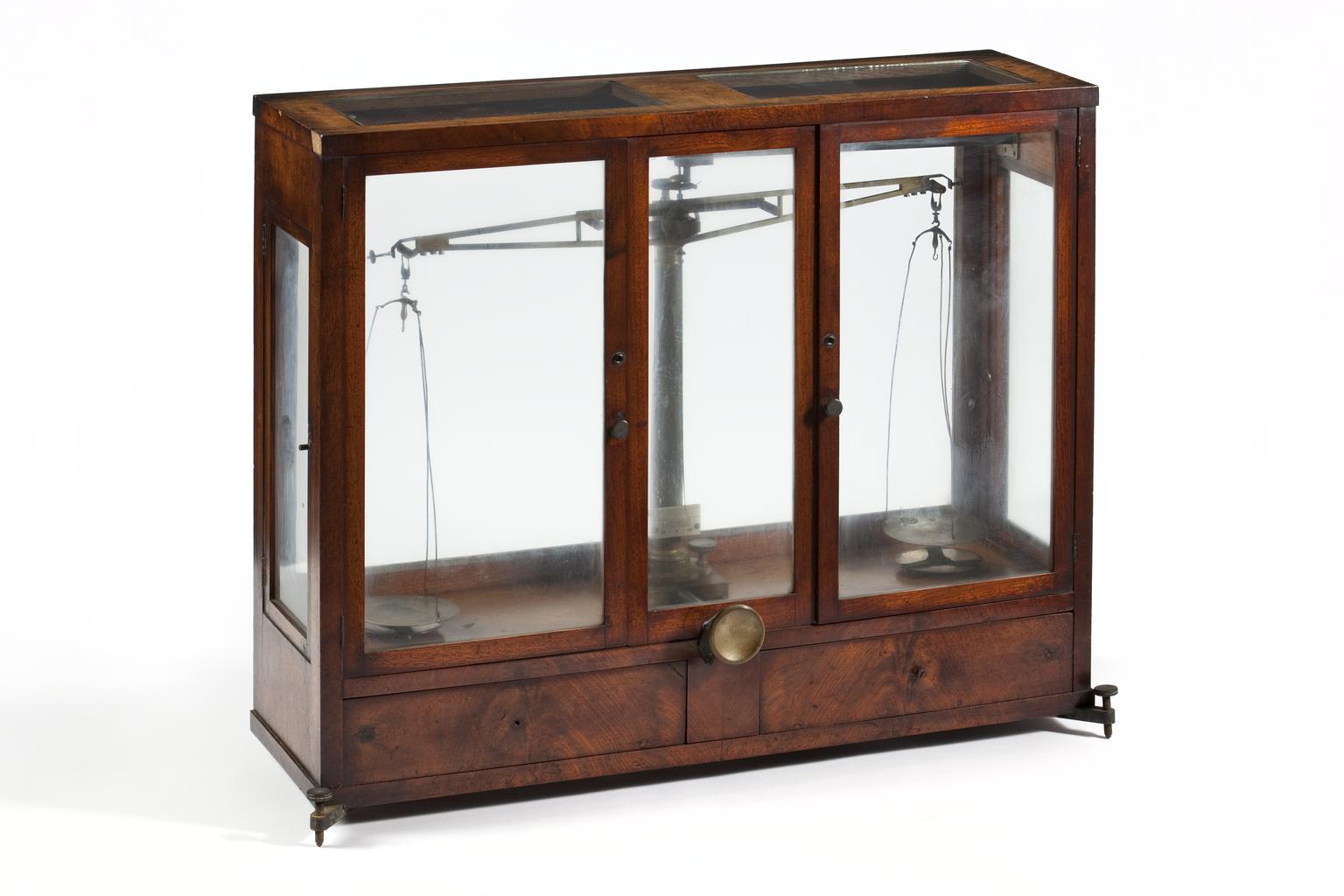 long-beam chemical balance | Science Museum Group Collection