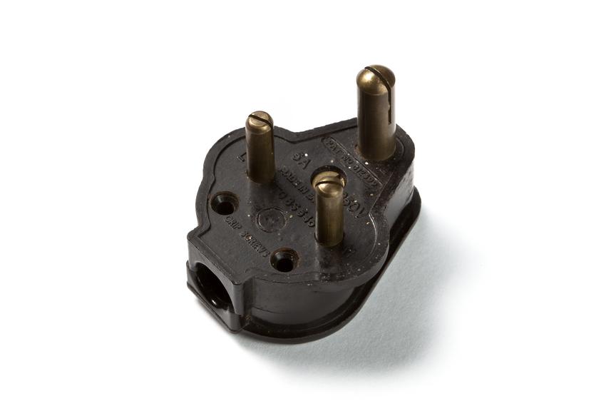 Three pin 5 Amp plug | Science Museum Group Collection