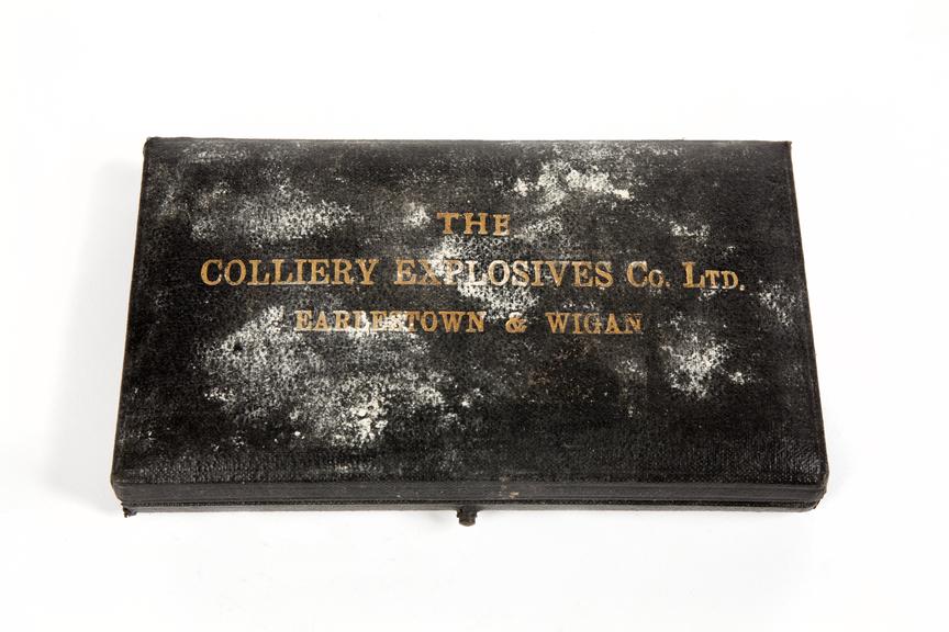 Electric detonators in box | Science Museum Group Collection