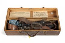 Breathing apparatus in a case | Science Museum Group Collection