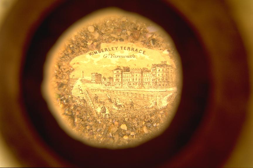 Peep Egg Optical Toy | Science Museum Group Collection