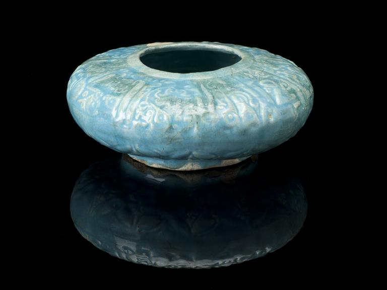 Pottery spittoon | Science Museum Group Collection