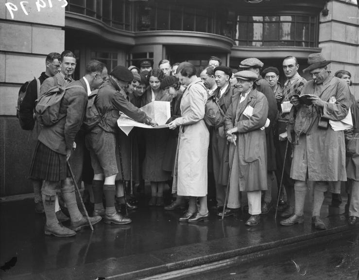 Hikers studying a map at Baker Street station | Science Museum Group ...