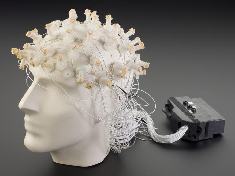 Curved Sensor Net used to record electrical signals of the brain ...