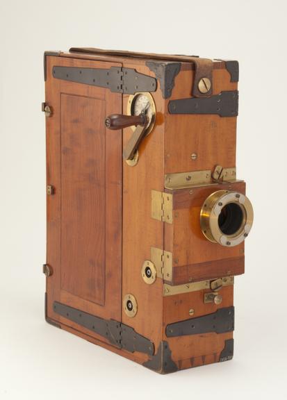 Prestwich Model 5 cine camera used by Herbert Ponting | Science Museum ...