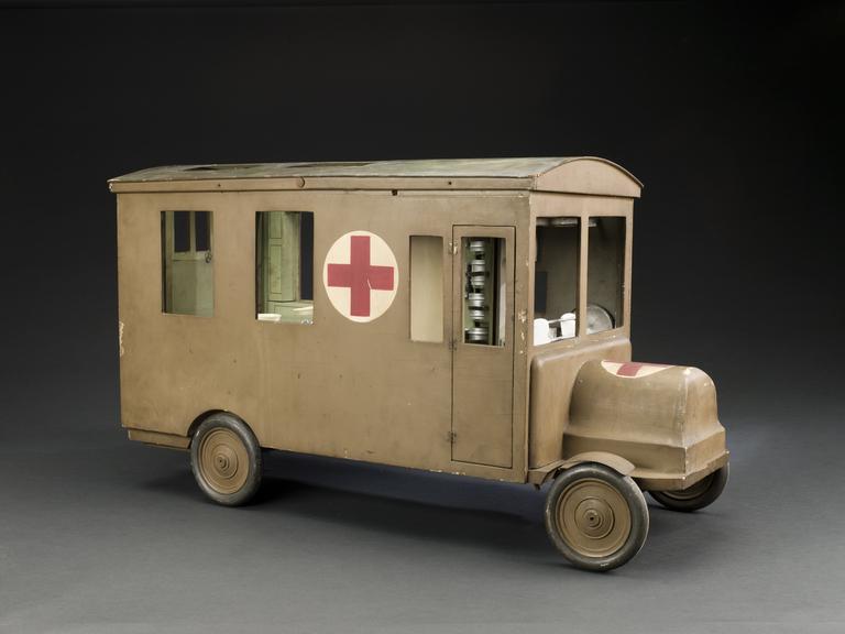 Model of a Red Cross mobile operating theatre, England, 1914-1968 ...