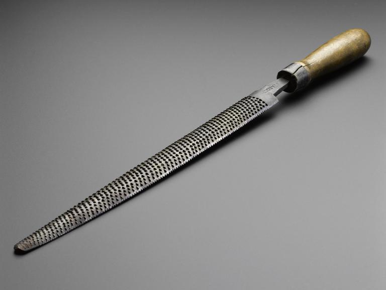 15” iron double cut bastard flat file | Science Museum Group Collection