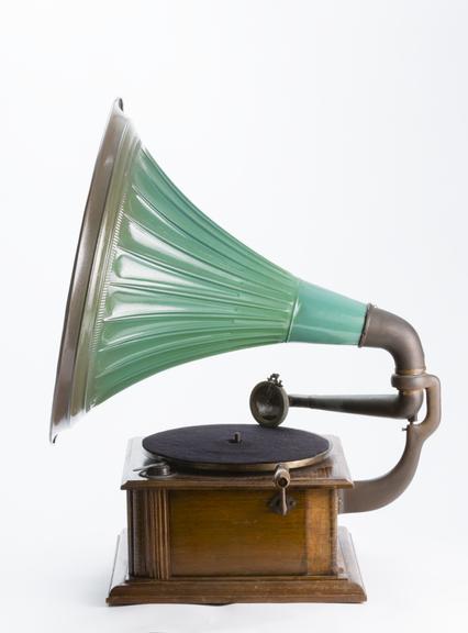 Parlophone horn gramophone | Science Museum Group Collection