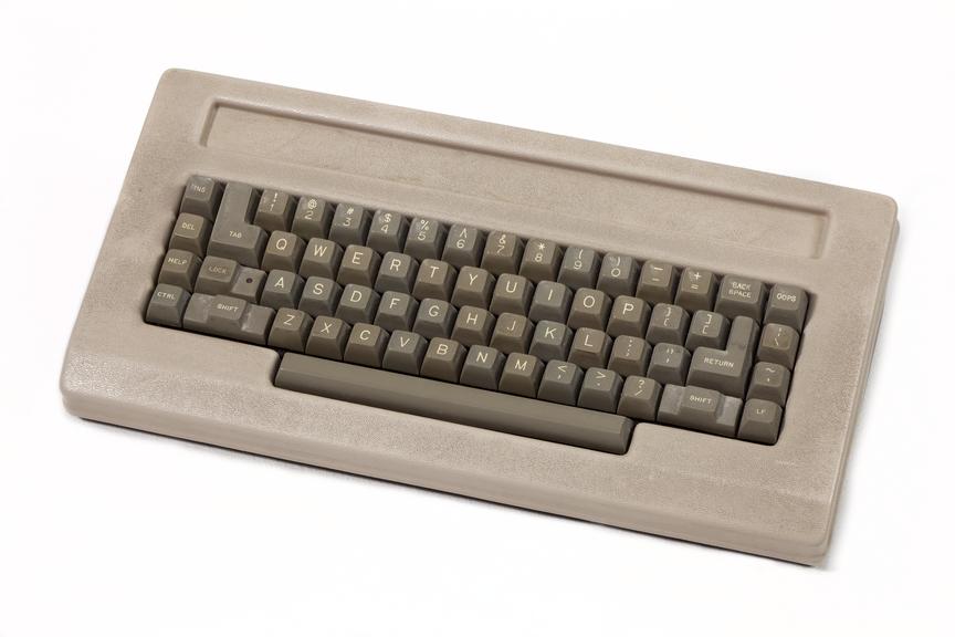 ICL Perq 1a computer with accessories | Science Museum Group Collection