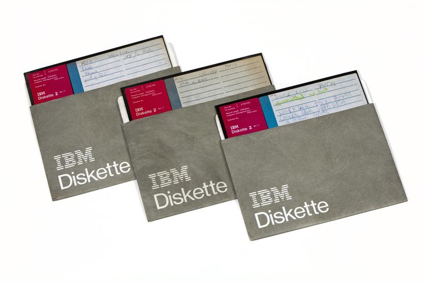 ICL Perq 1a computer with accessories | Science Museum Group Collection