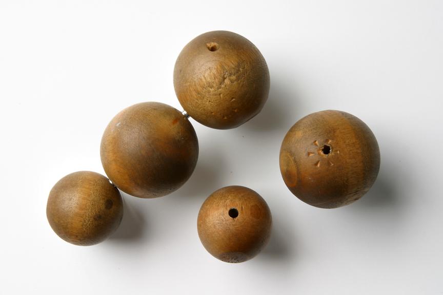 Five wooden molecular model balls | Science Museum Group Collection