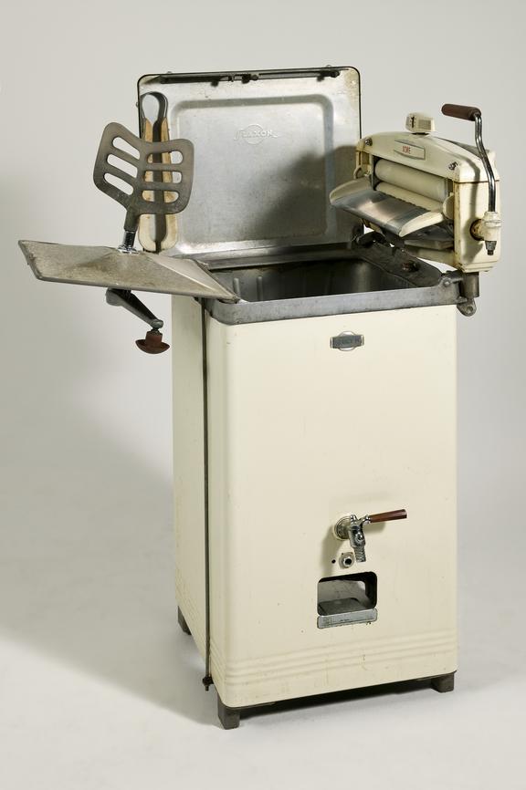 Gas-Fuelled 'Slaxon' Wash Boiler | Science Museum Group Collection