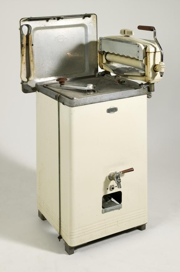 Gas-Fuelled 'Slaxon' Wash Boiler | Science Museum Group Collection