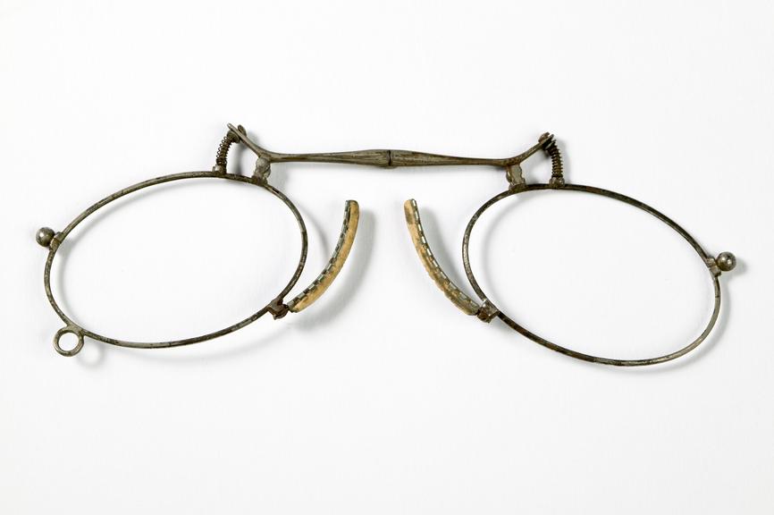 Folding Pince-Nez Glasses | Science Museum Group Collection