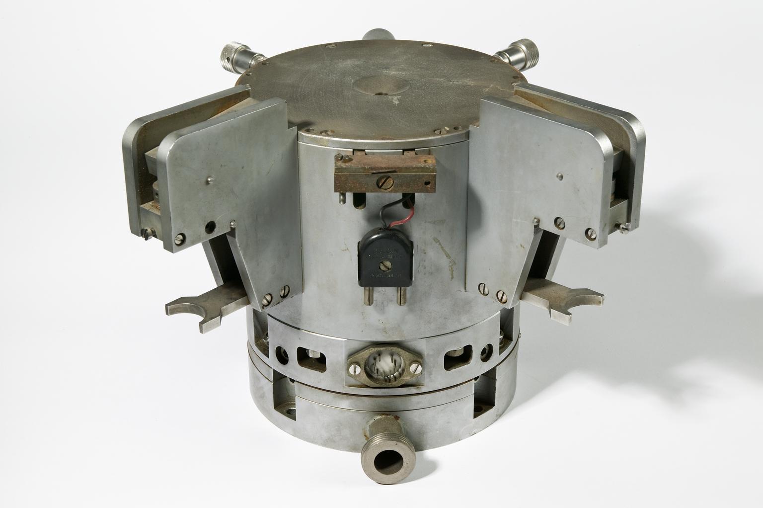 Electron microscope EM 6B | Science Museum Group Collection