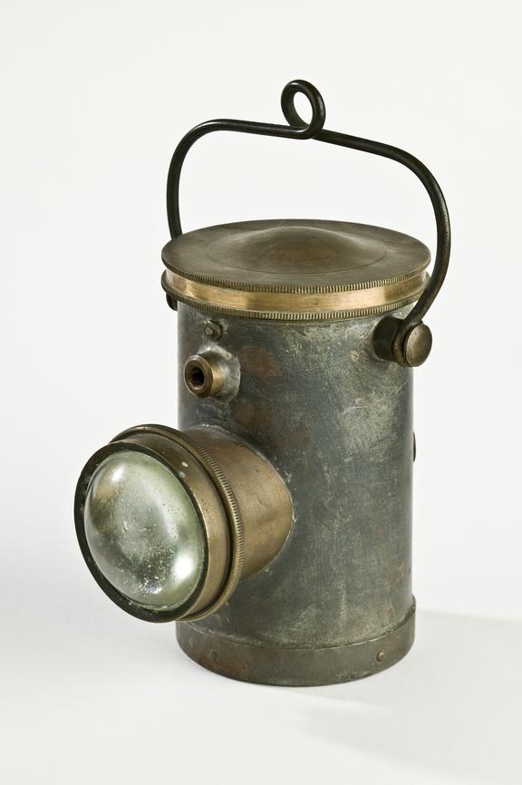 Oldham & Son type LE electric hand lamp | Science Museum Group Collection