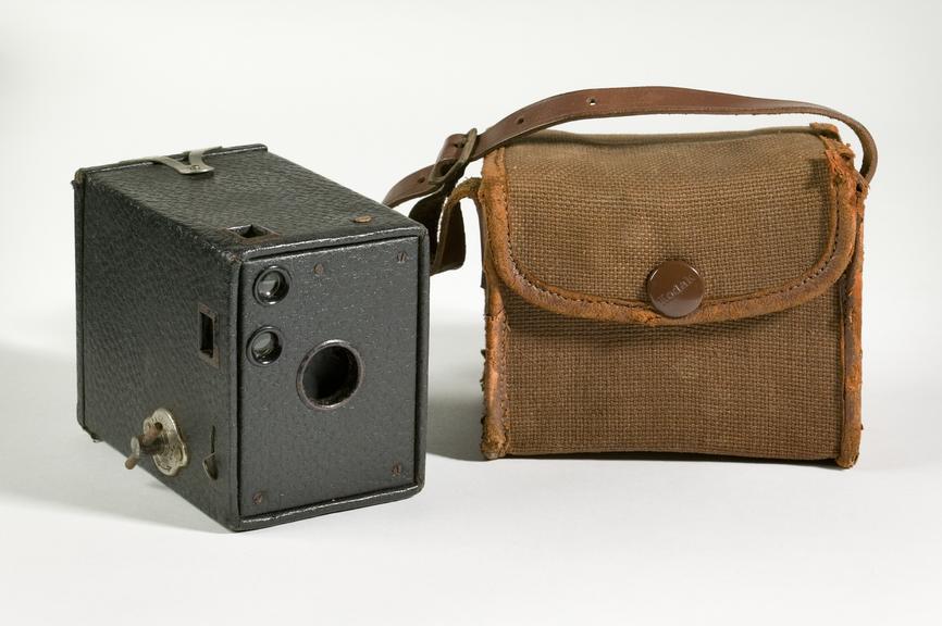 Brownie Box Roll-Film Camera | Science Museum Group Collection