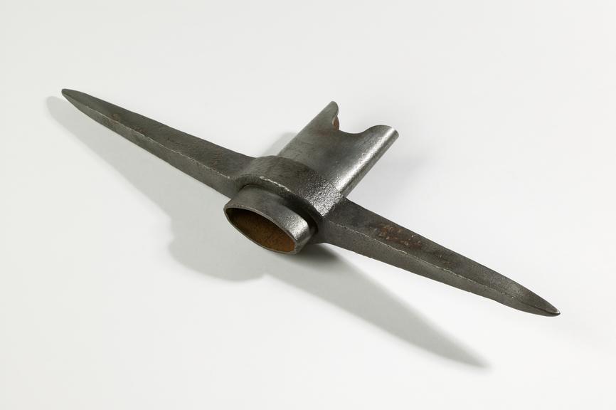 Pick head mounted on shaft sleave | Science Museum Group Collection