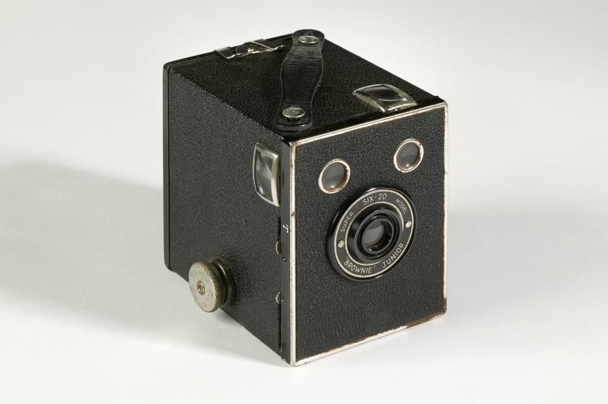 Super Six-20 Brownier Junior Camera | Science Museum Group Collection