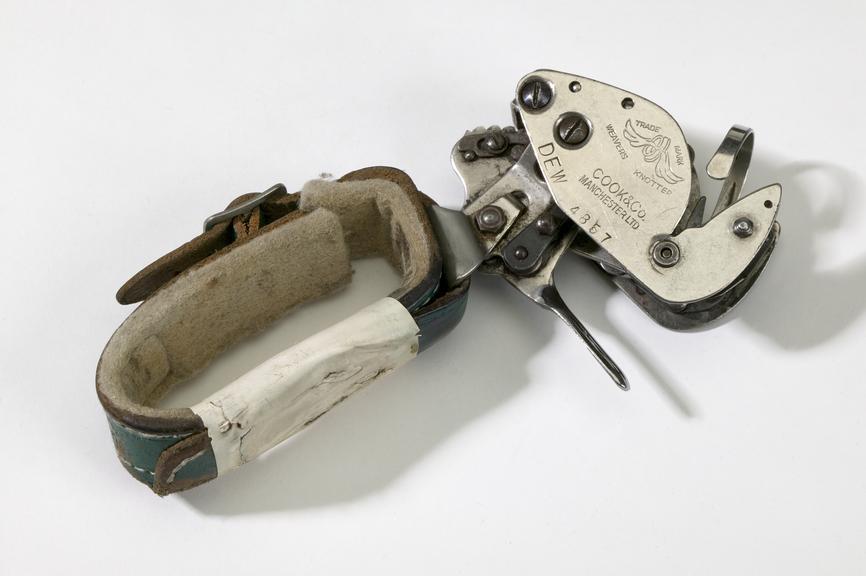 Manual knotter | Science Museum Group Collection