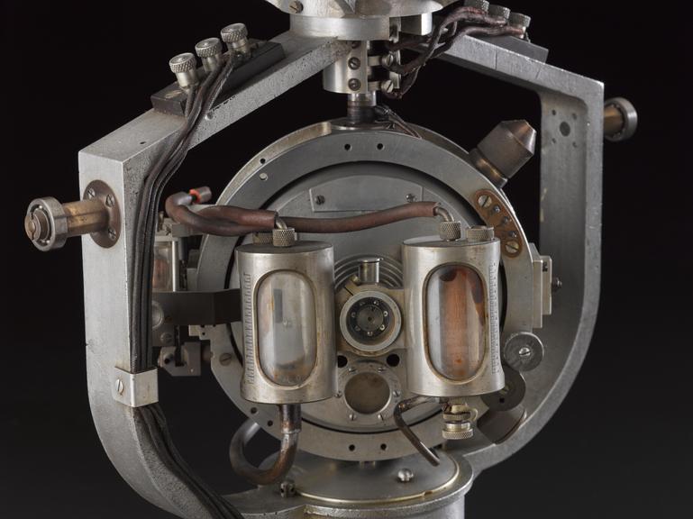 Original Gyro compass | Science Museum Group Collection