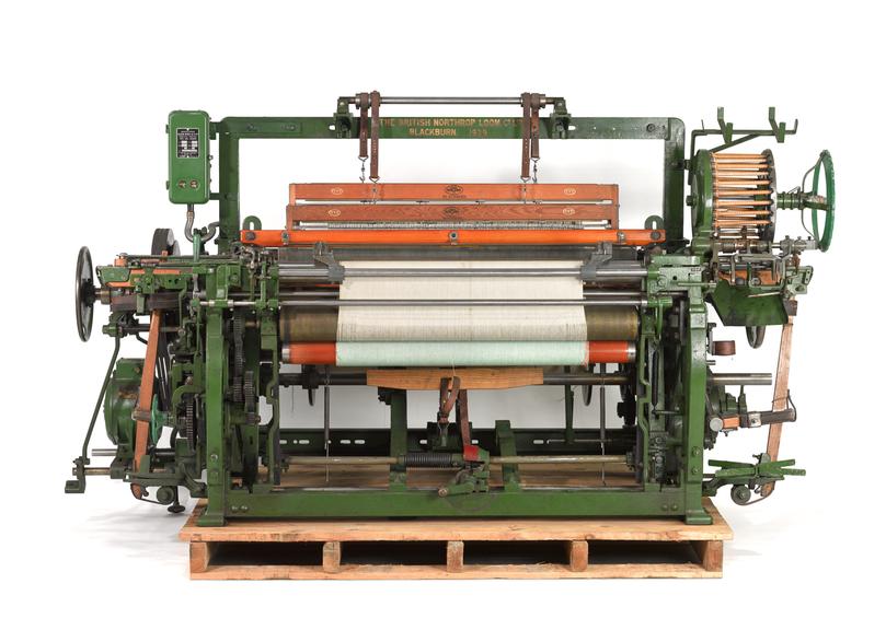 Northrop single-shuttle 'S' loom with automatic bobbin insertion ...