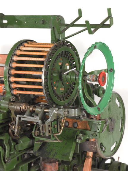 Northrop single-shuttle 'S' loom with automatic bobbin insertion ...