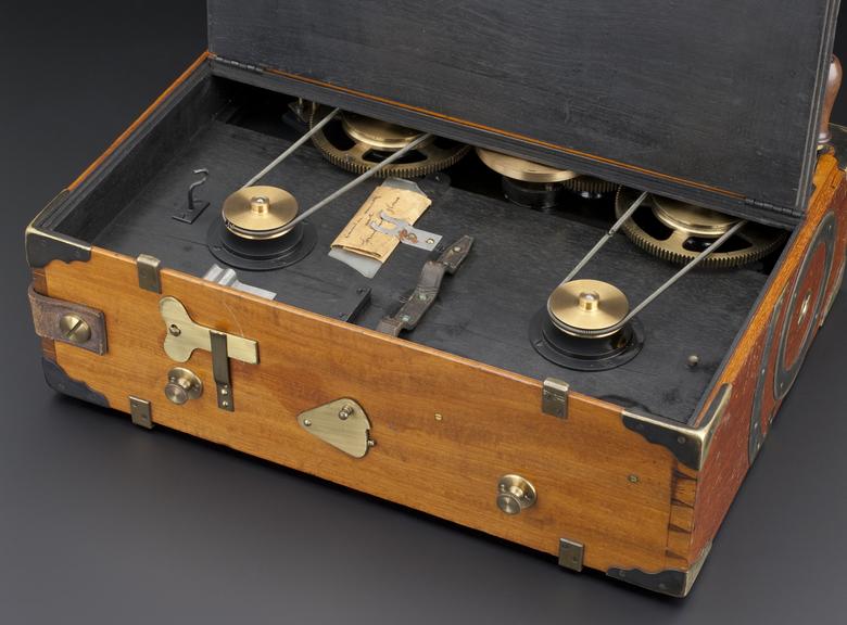 Prestwich Model 5 cine camera used by Herbert Ponting | Science Museum ...