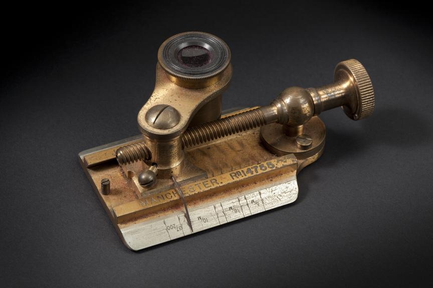 Microscope cloth counting glass by Casartelli | Science Museum Group ...