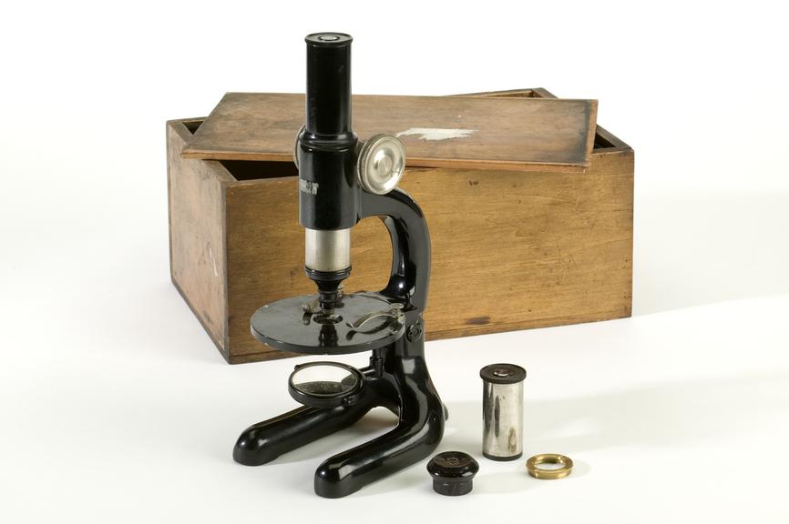 Monocular microscope in case | Science Museum Group Collection