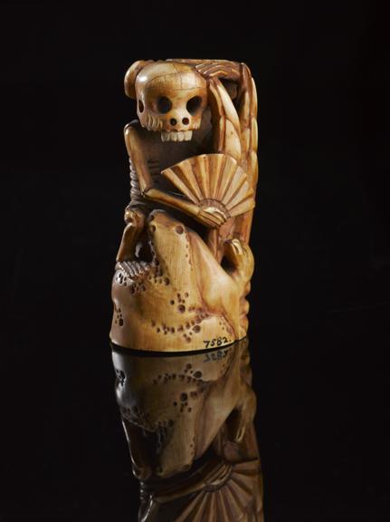 Netsuke in form of skeleton holding fan | Science Museum Group Collection