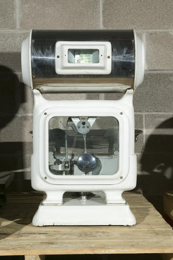 20lb cylinder-type automatic scales | Science Museum Group Collection