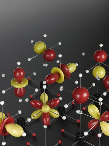 Model illustrating s orbitals in molecular orbital theory and crystal ...
