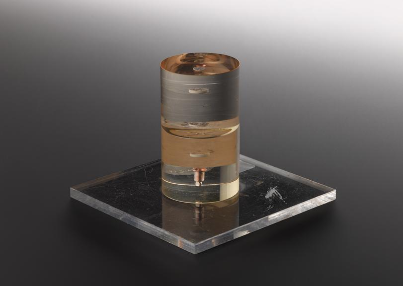 Transistor suspended in plastic display case | Science Museum Group ...